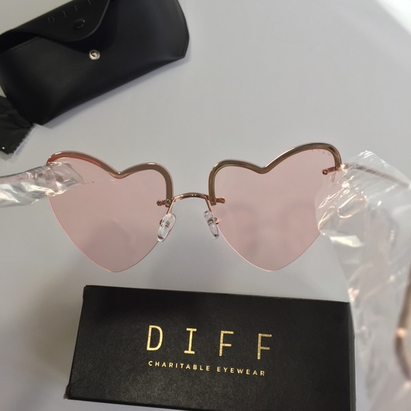 Diff Eyewear | Accessories | Diff Eyewear Pink Heart Shape Sunglasses ...